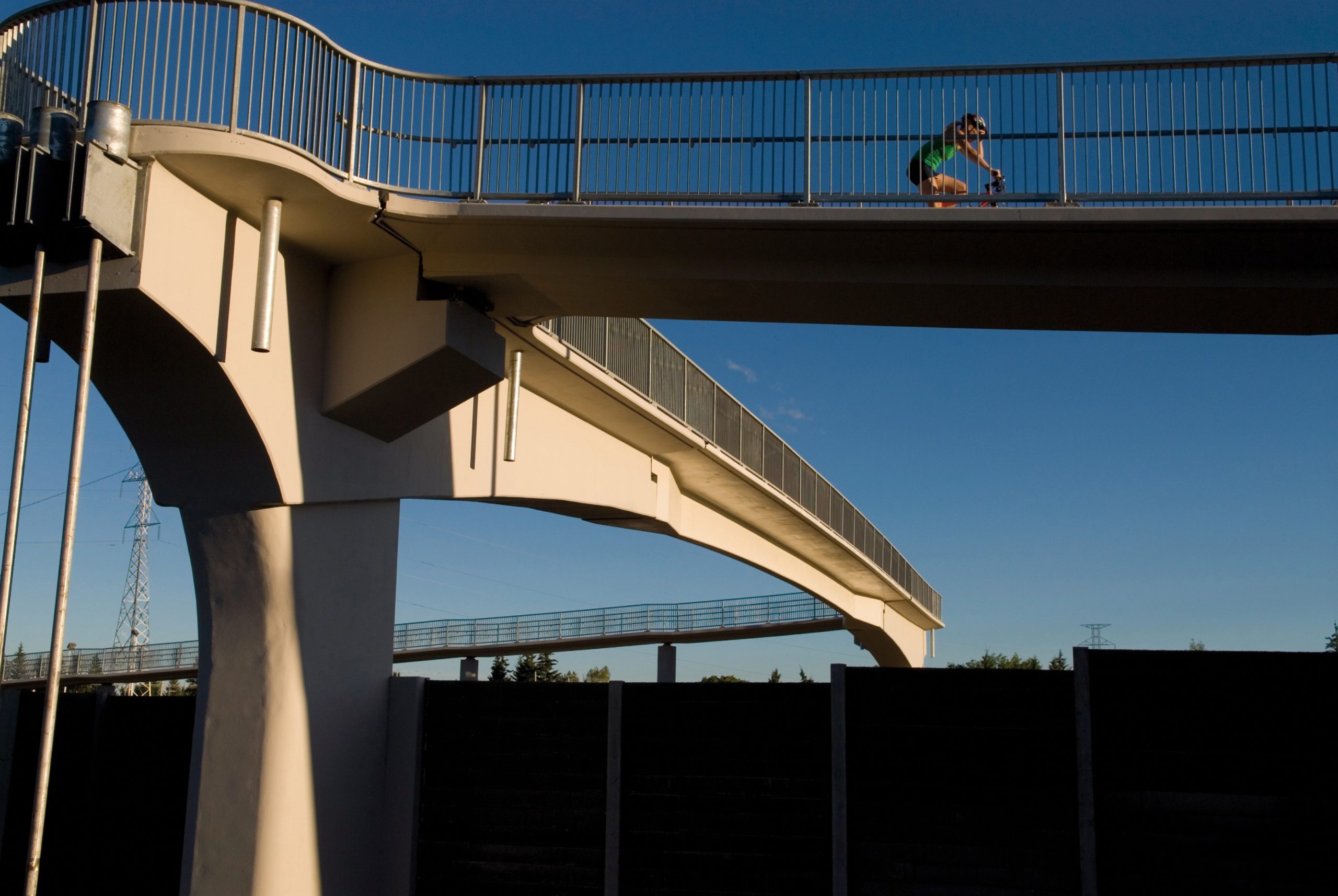 Glenmore Trail Pedestrian Bridge at Legsby Road - DIALOG | DIALOG